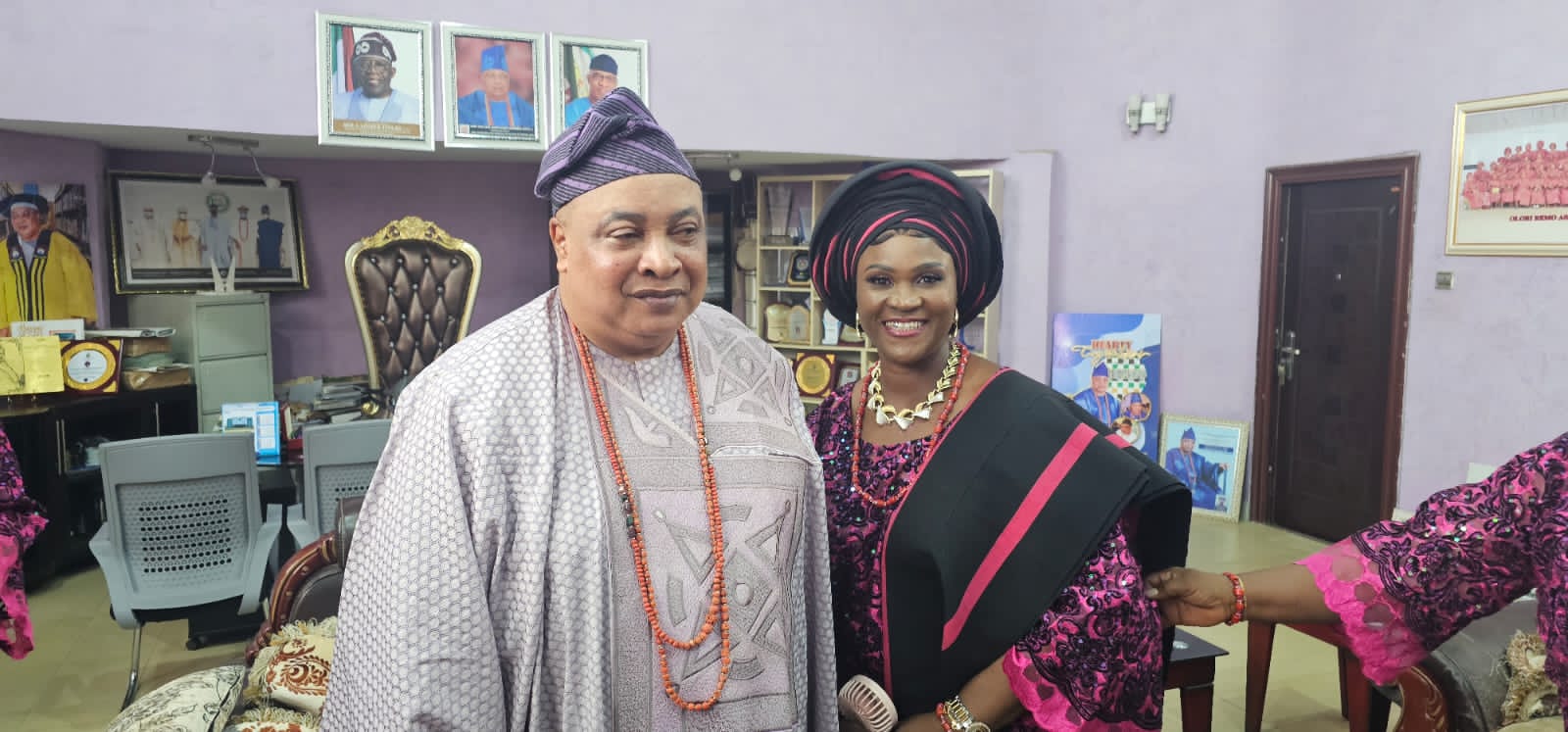 Egbe Bobadara Obirin ti Ile Remo Pays Courtesy Visit to His Royal ...